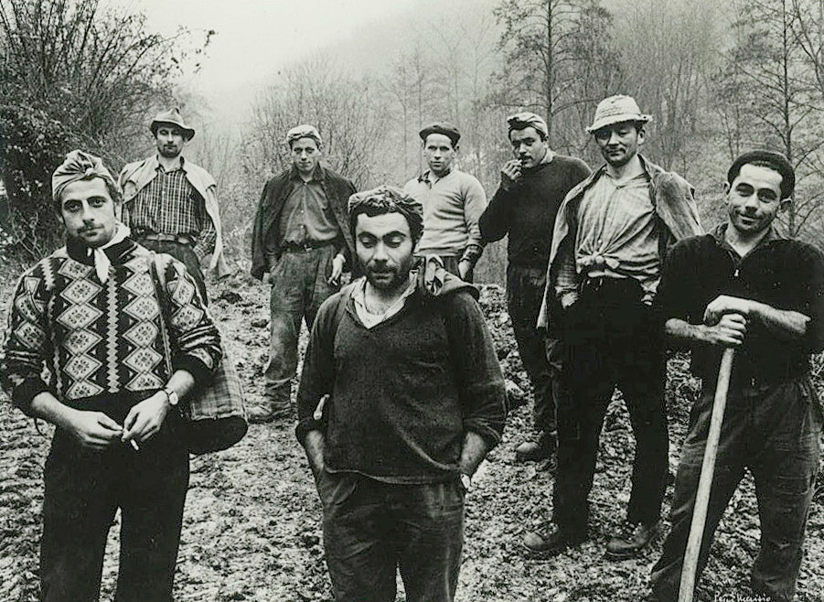 Omaggio ai boscaioli emigranti